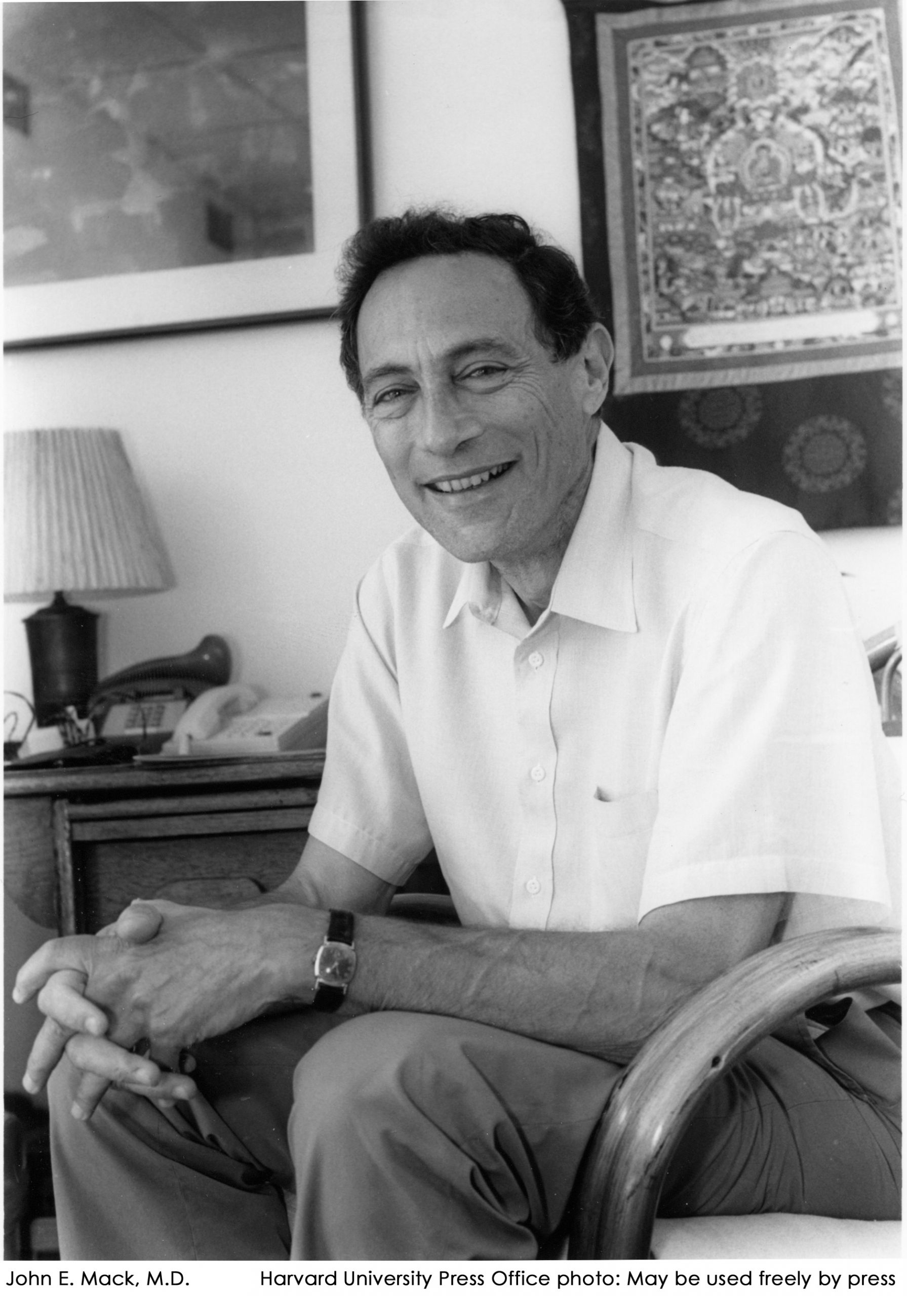 Hollywood prepara una película sobre John Mack, el psiquiatra de ...